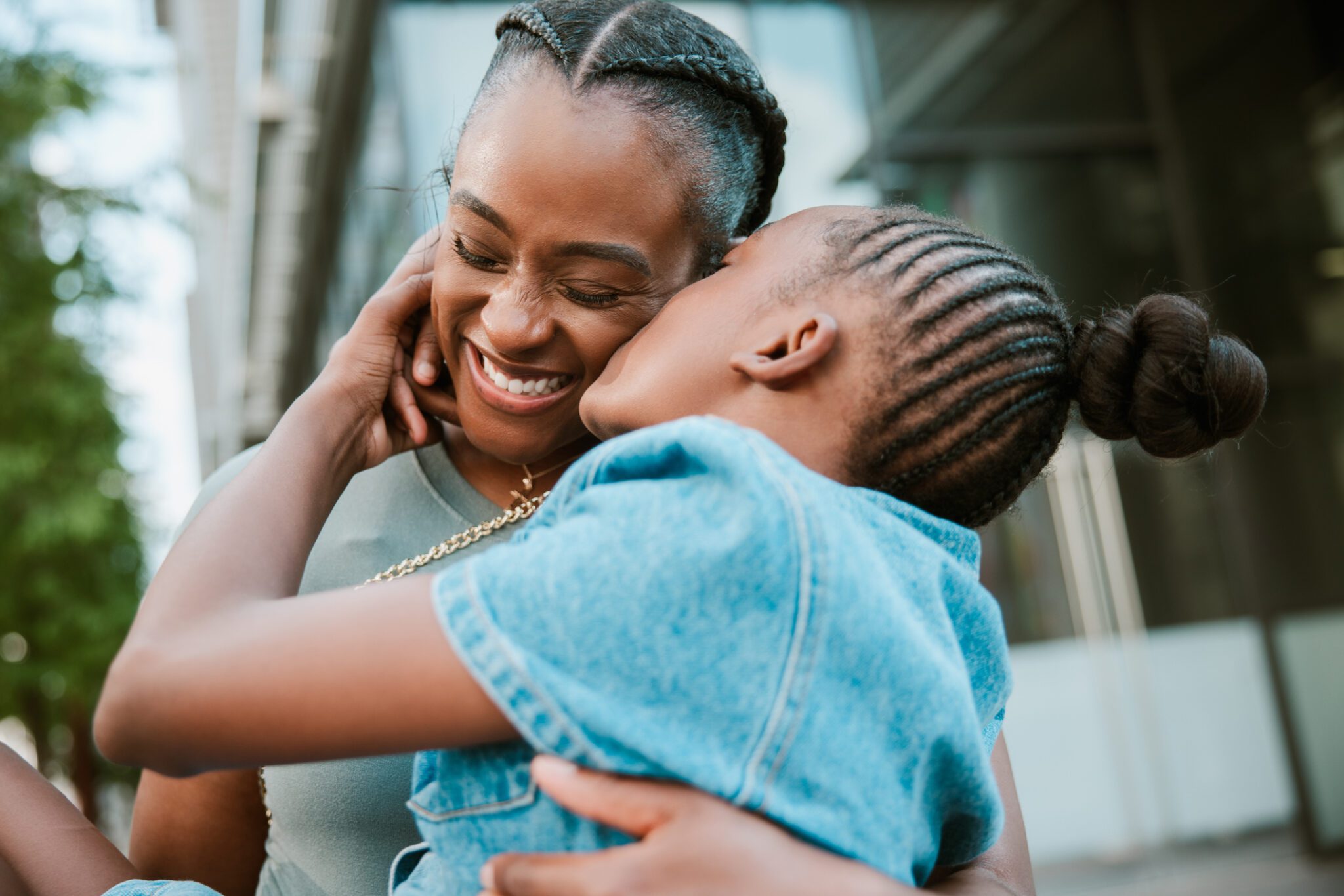 Niños Alimentando A Los Pobres